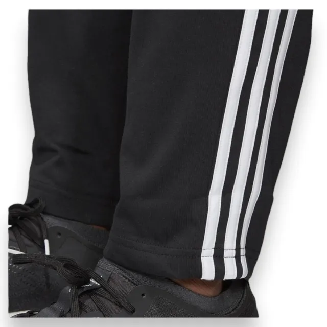 【adidas 愛迪達】經典三線褲 男款 修身 休閒長褲 黑色 棉褲 男生(DU0456) - momo購物網 - 好評推薦 -2024年10月